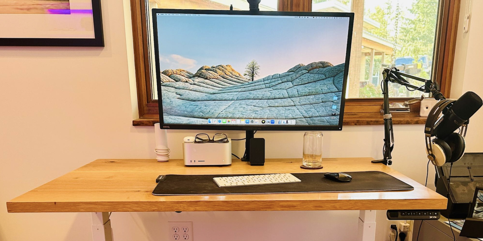 Build a Smart Desk Setup for Maximum Productivity in 2025